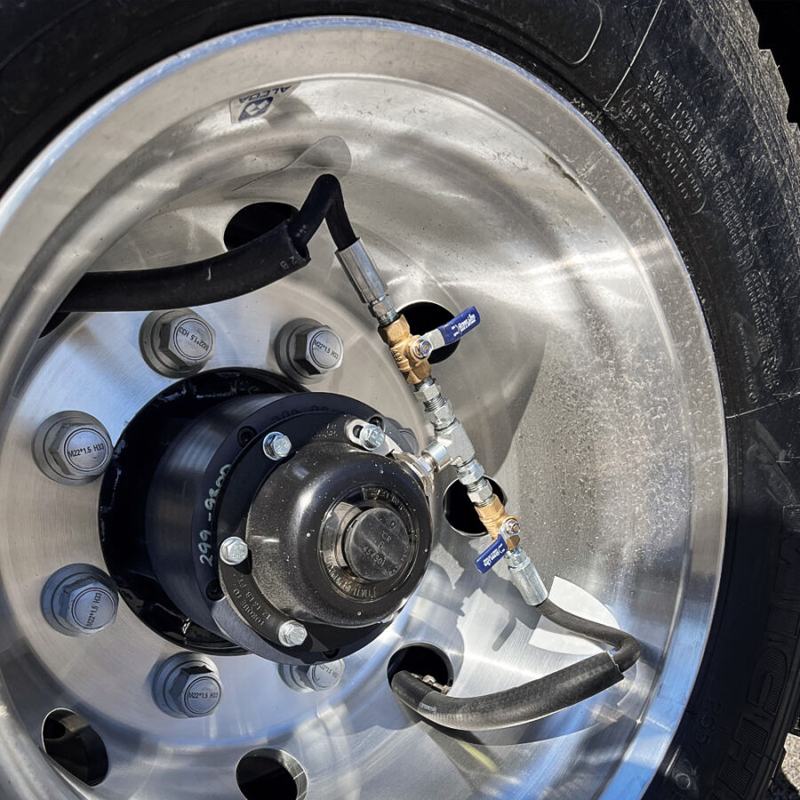 Kör du på känsliga vägar? Då vill vi tipsa om CTI-systemet Tireboss.
